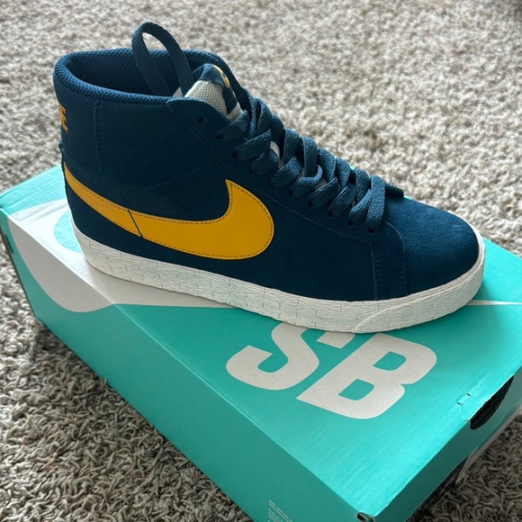 Nike | Shoes | Nike Sb Hightop Sneakers Navy And Yellow | Poshmark